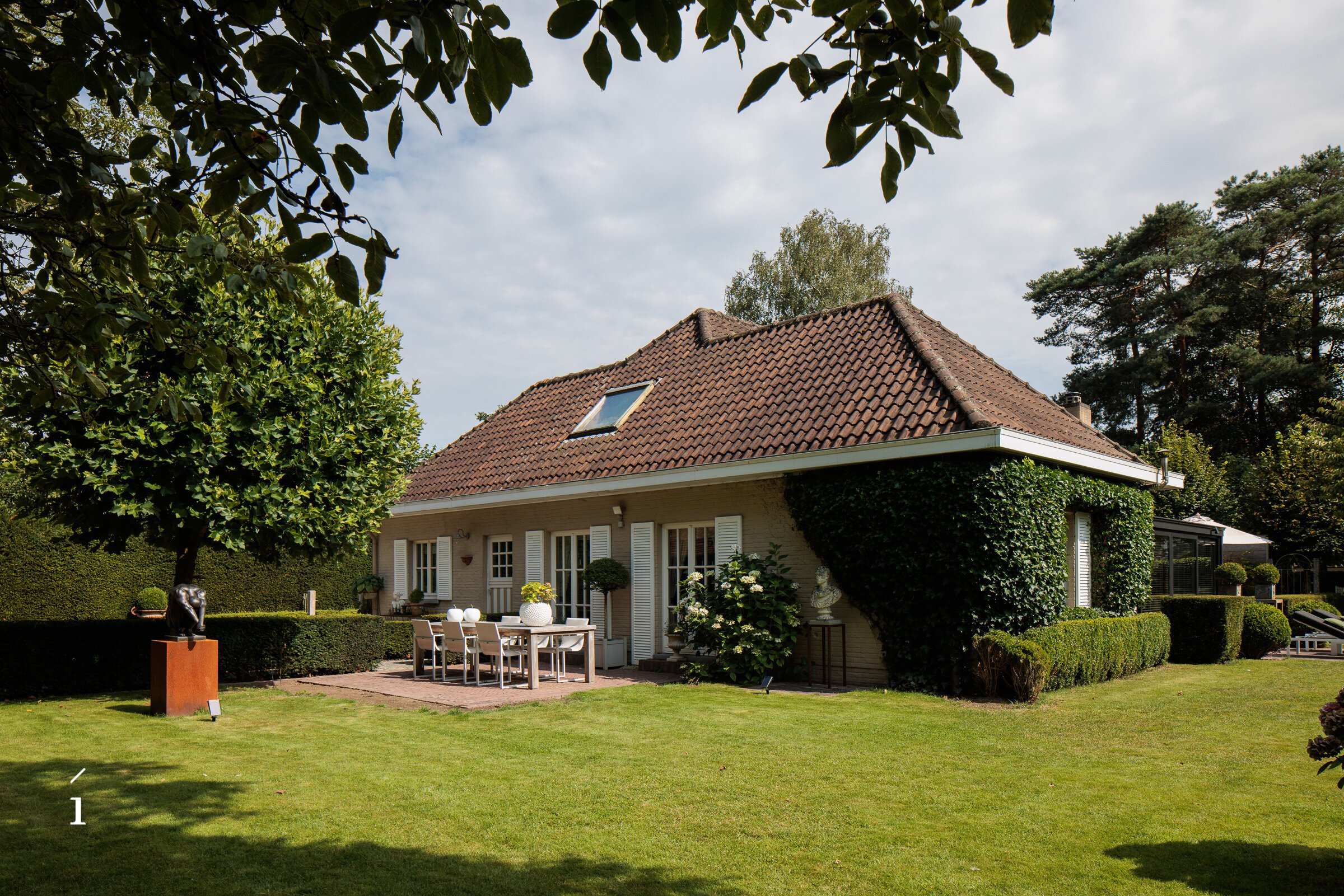 Romantische villa met optimale zoninval in de Bosstraat | Irres